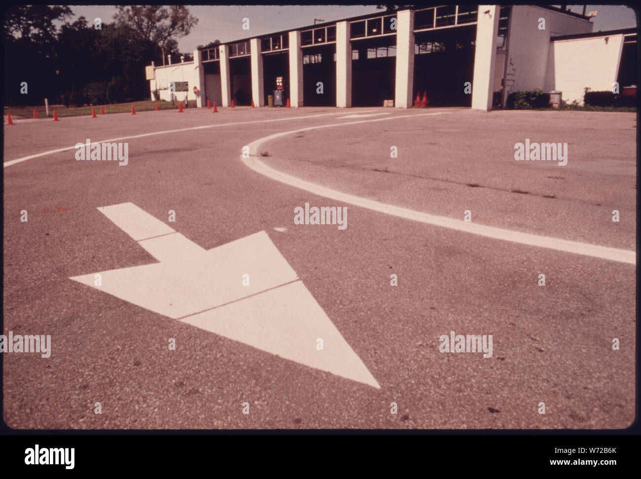 Vehicle emissions testing station hi-res stock photography and images ...