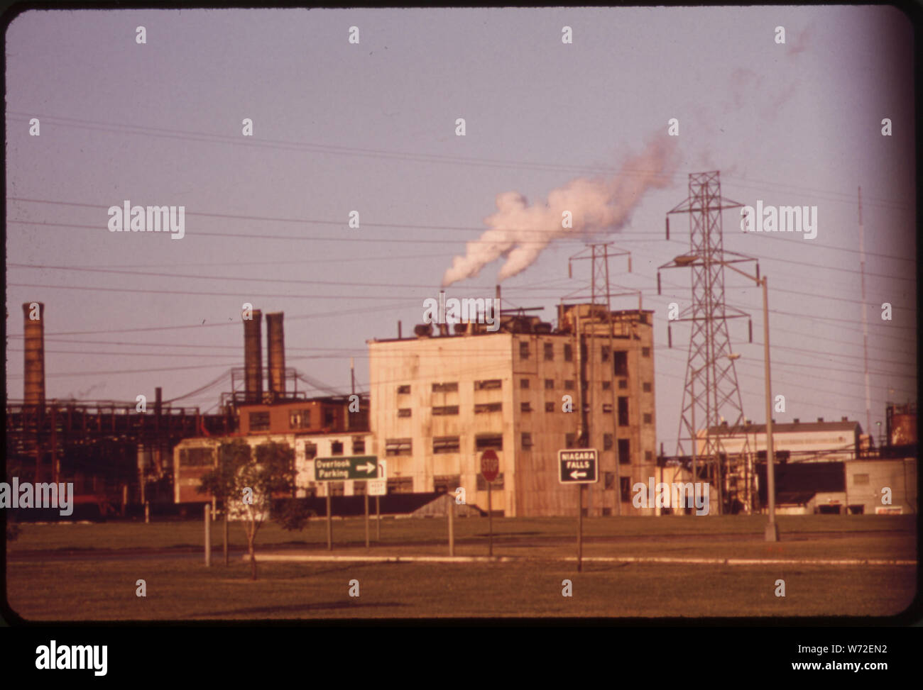 INDUSTRIAL PLANT ON NIAGARA FALLS PARKWAY Stock Photo - Alamy