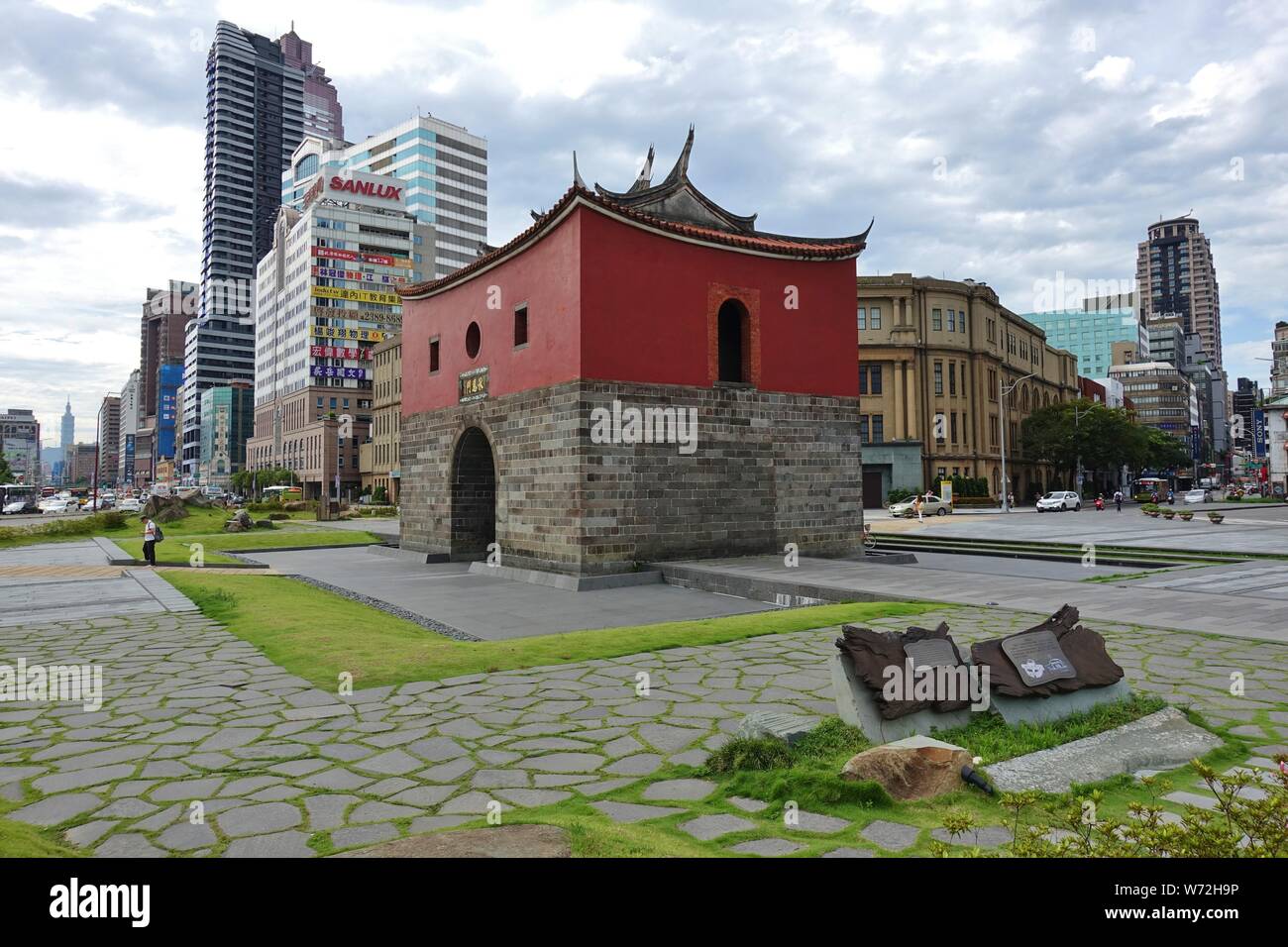 TAIPEI, TAIWAN -4 JUL 2019- View of the red Taipei North Gate in Taipei ...
