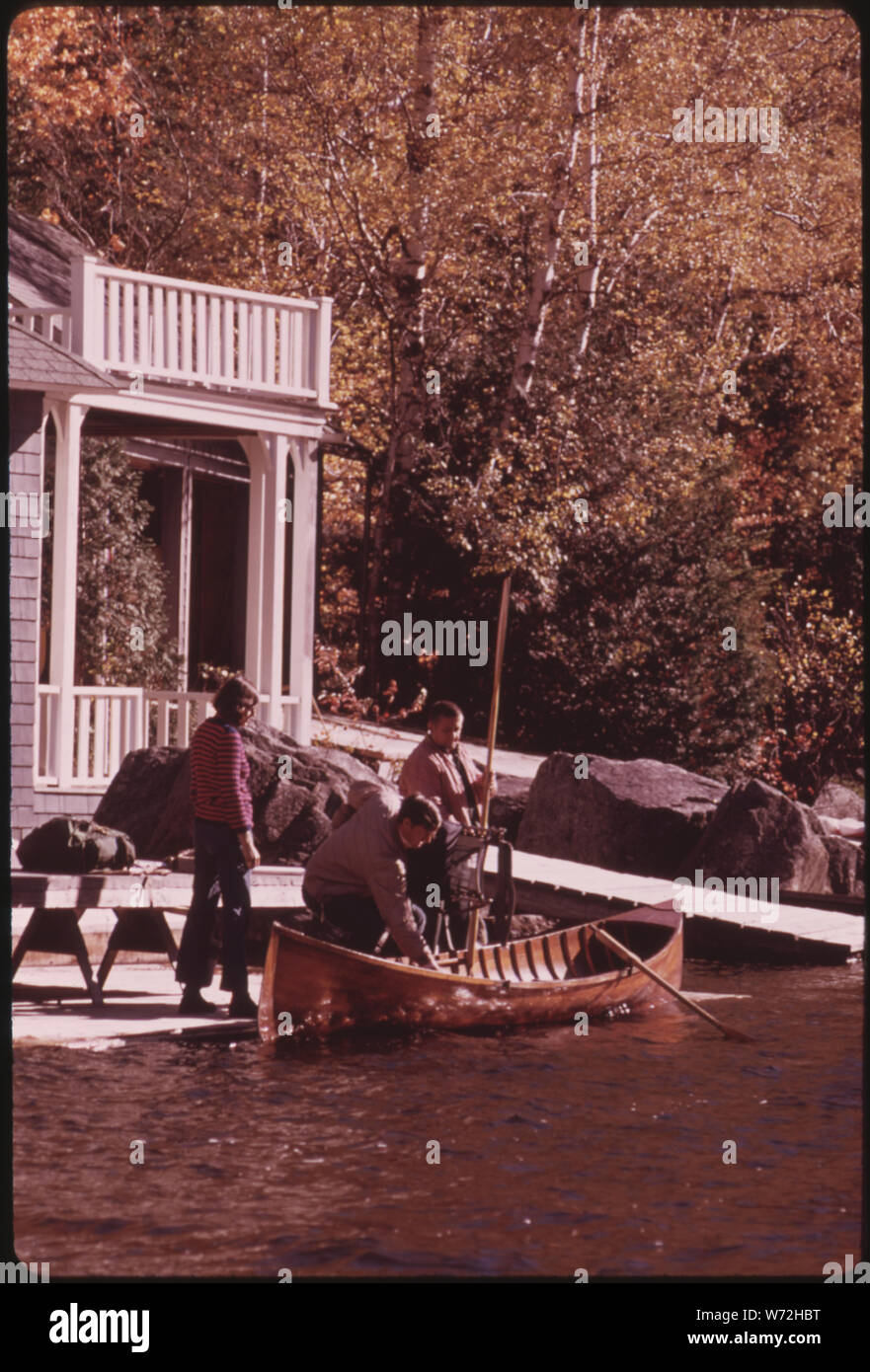 LOADING AN ADIRONDACK GUIDE BOAT ON LOWER AUSABLE LAKE Stock Photo - Alamy