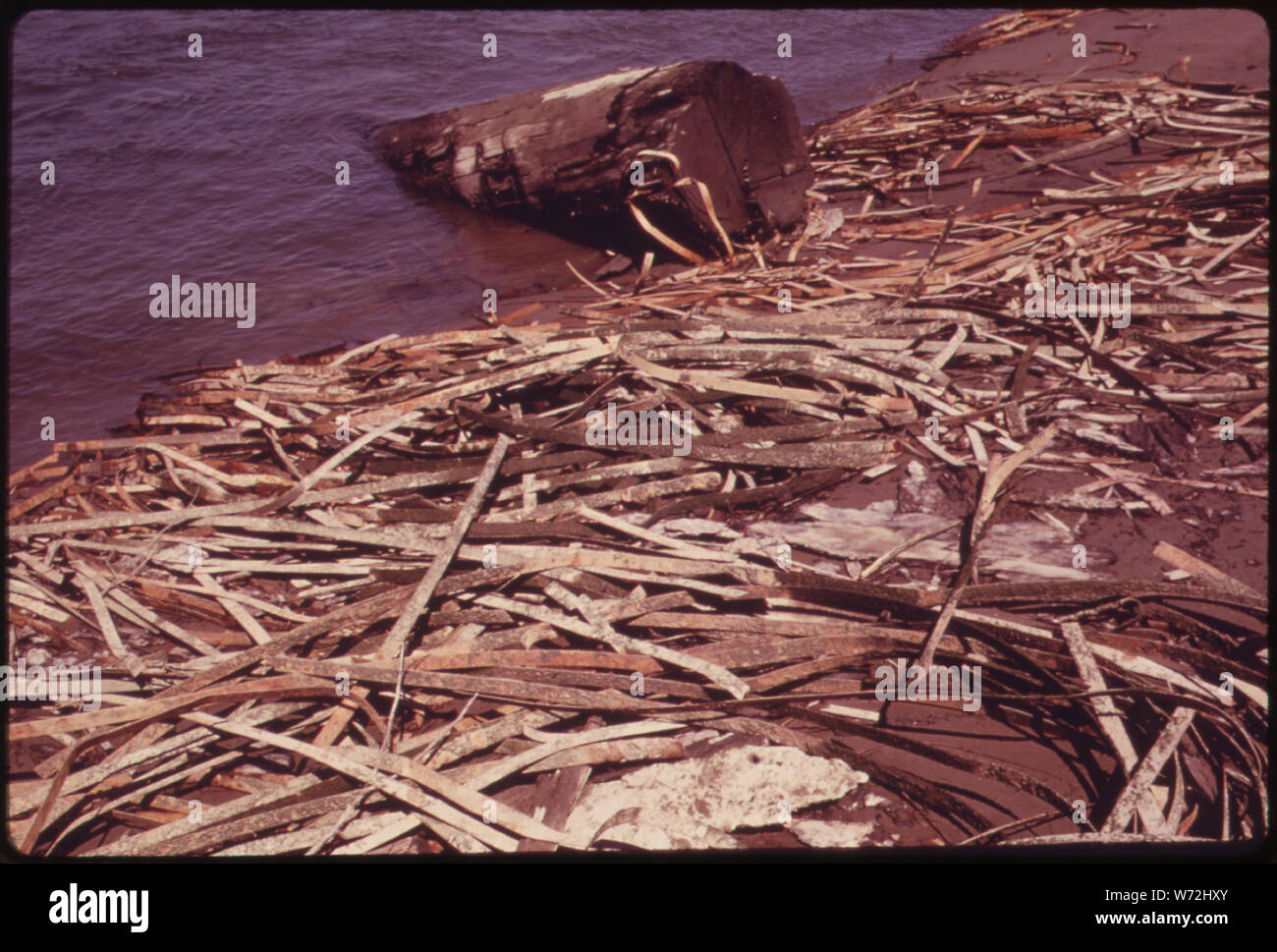 Steel log bands hi-res stock photography and images - Alamy