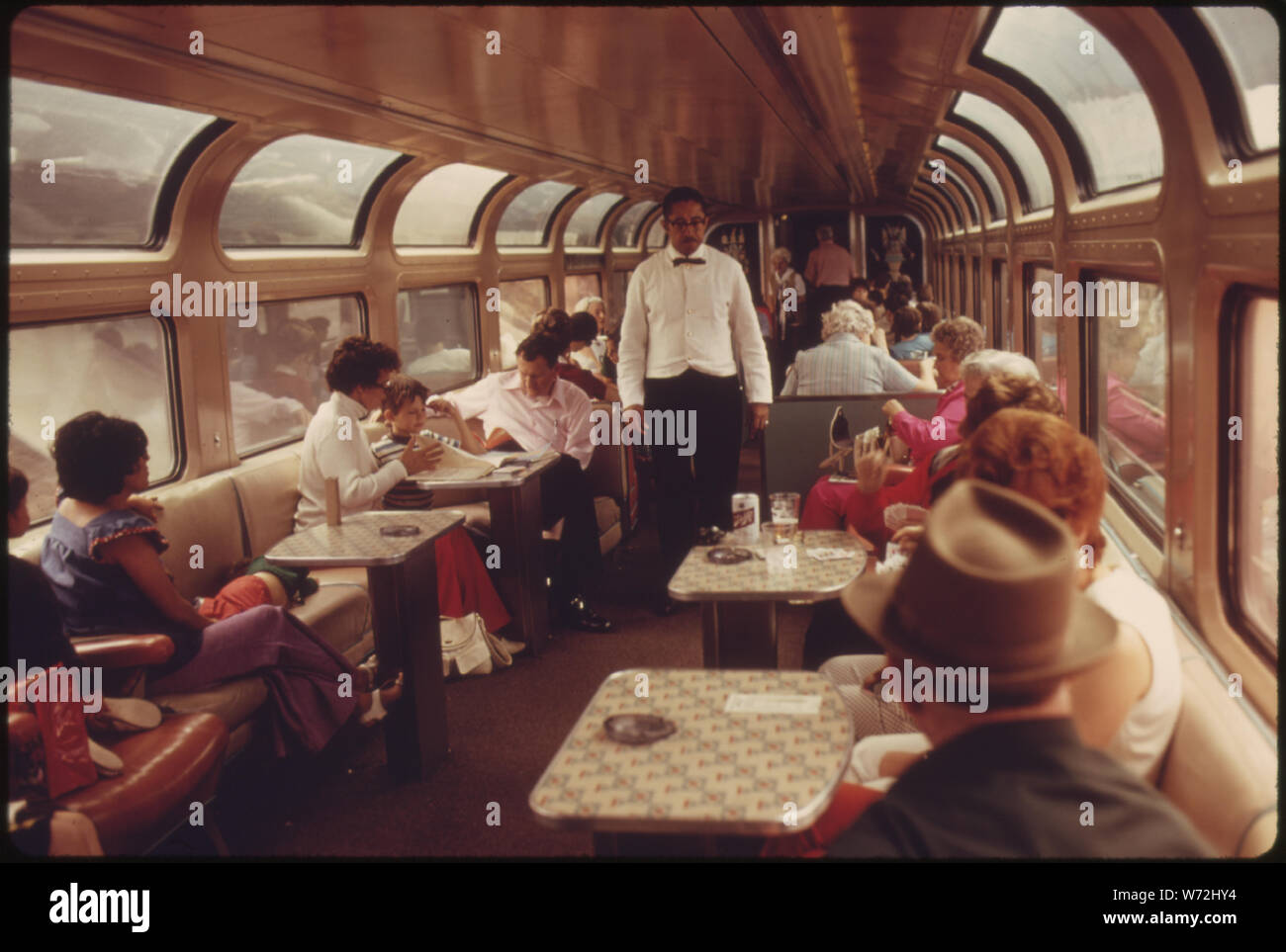 Amtrak dining car hi-res stock photography and images - Alamy