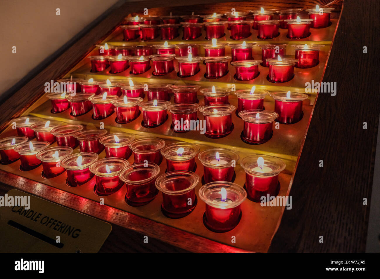 Candle offering hi-res stock photography and images - Alamy