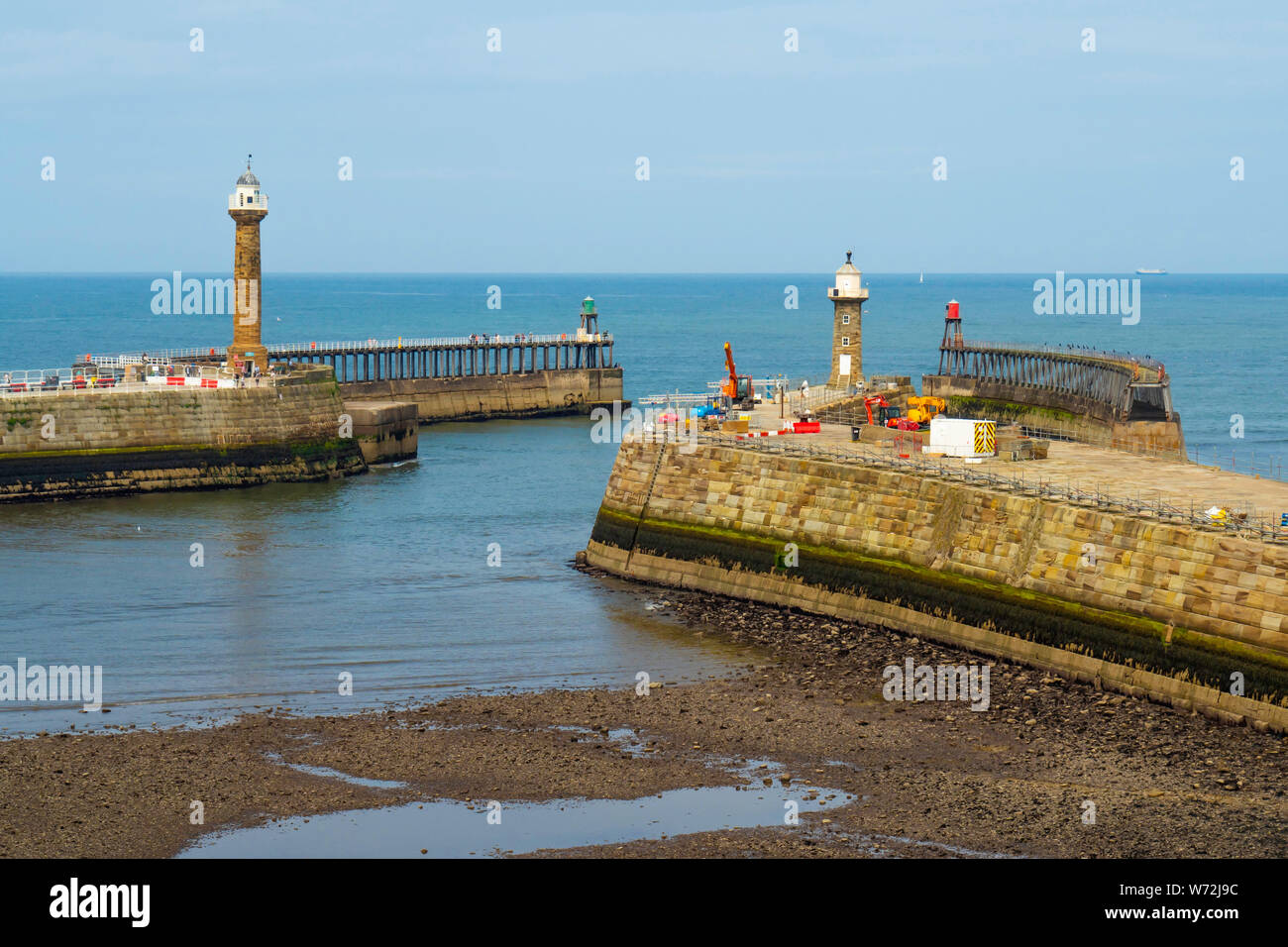 Whitby west pier lighthouses hi-res stock photography and images - Alamy