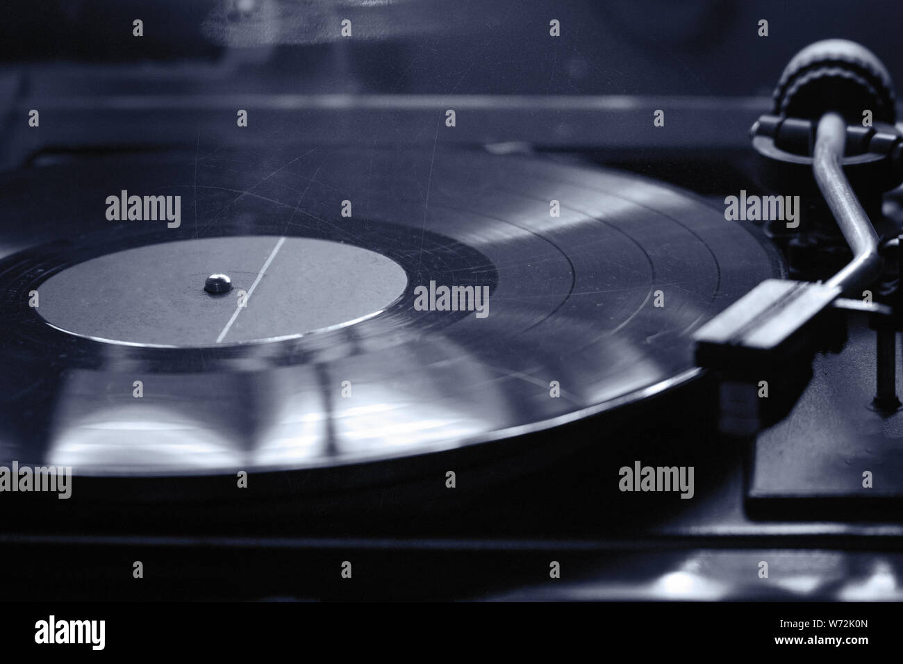 Old record player Stock Photo - Alamy
