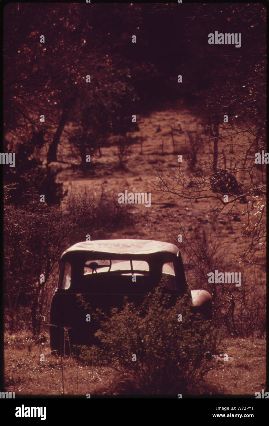 Abandoned car on west hi-res stock photography and images - Alamy