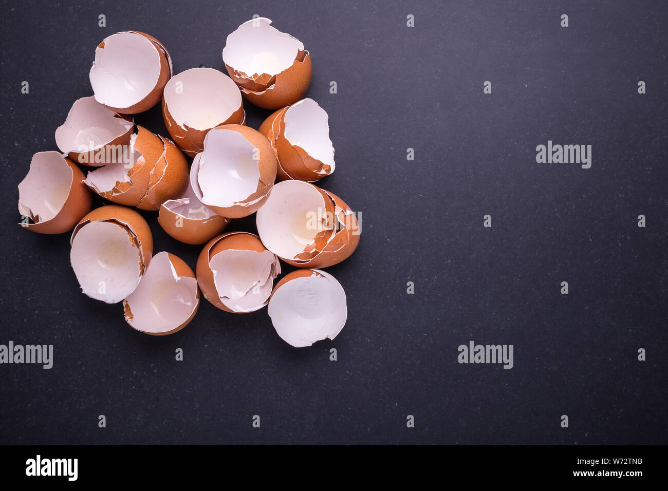Pile of egg shell. Top view on black stone background Stock Photo - Alamy