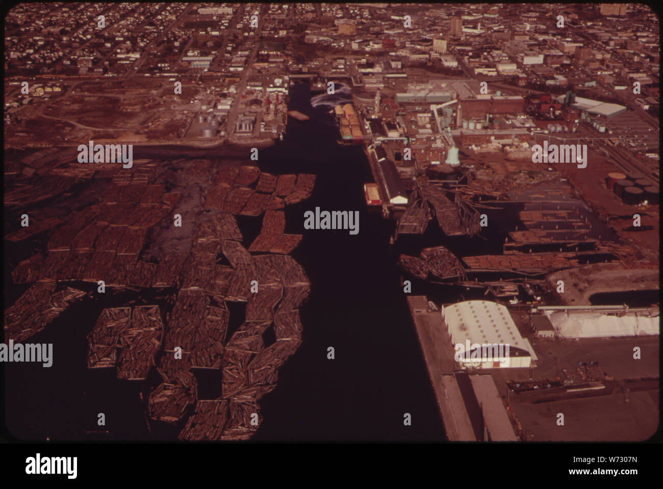 Rafted logs hi-res stock photography and images - Alamy