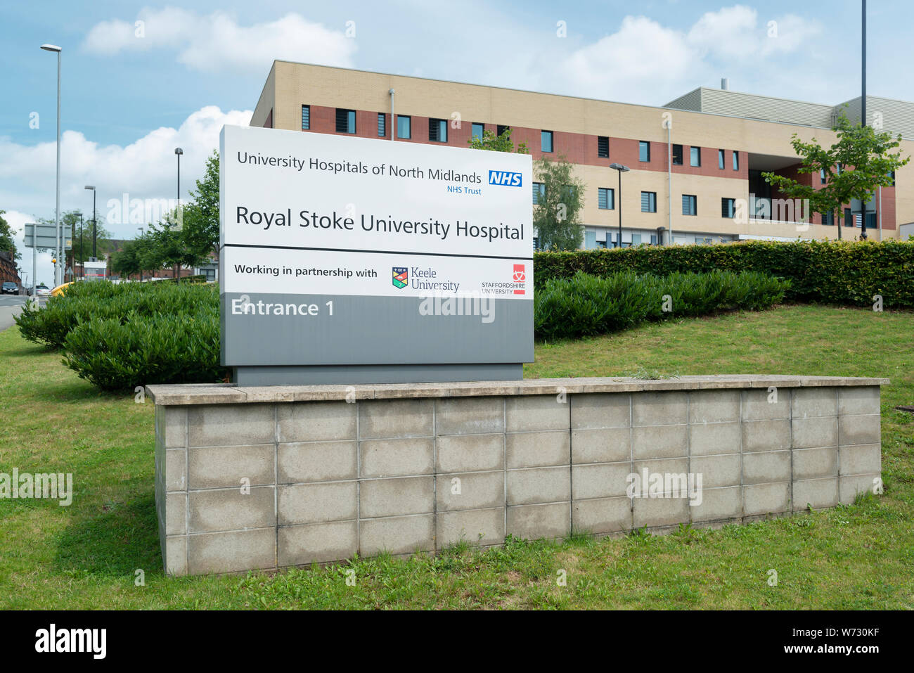Newcastle road sign hi-res stock photography and images - Alamy