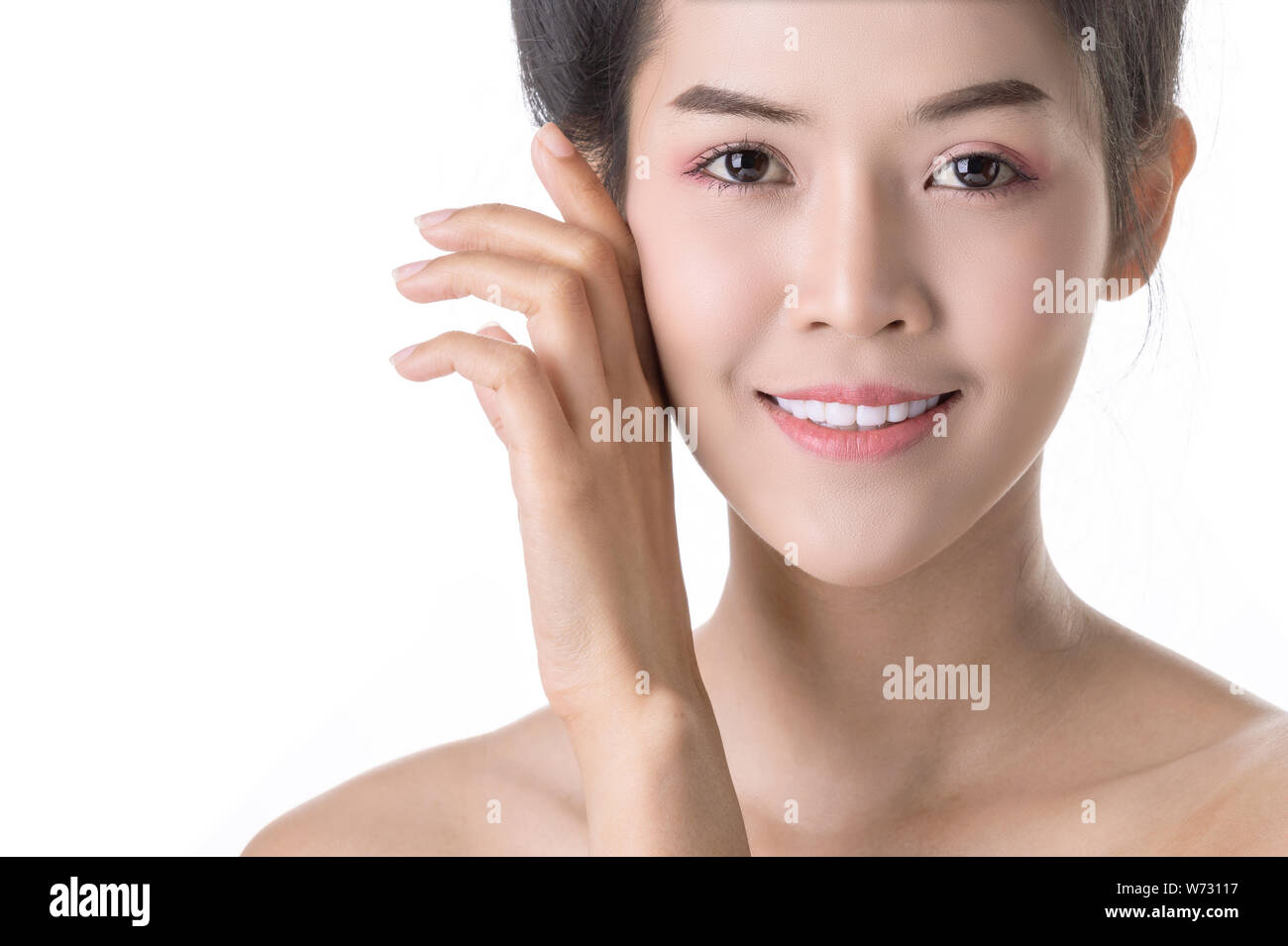 Beautiful Young Asian Woman with Cosmetic on own face. Cosmetologist ...