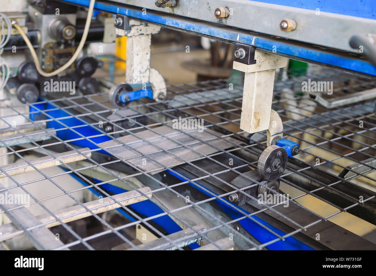Bending steel wire hi-res stock photography and images - Alamy