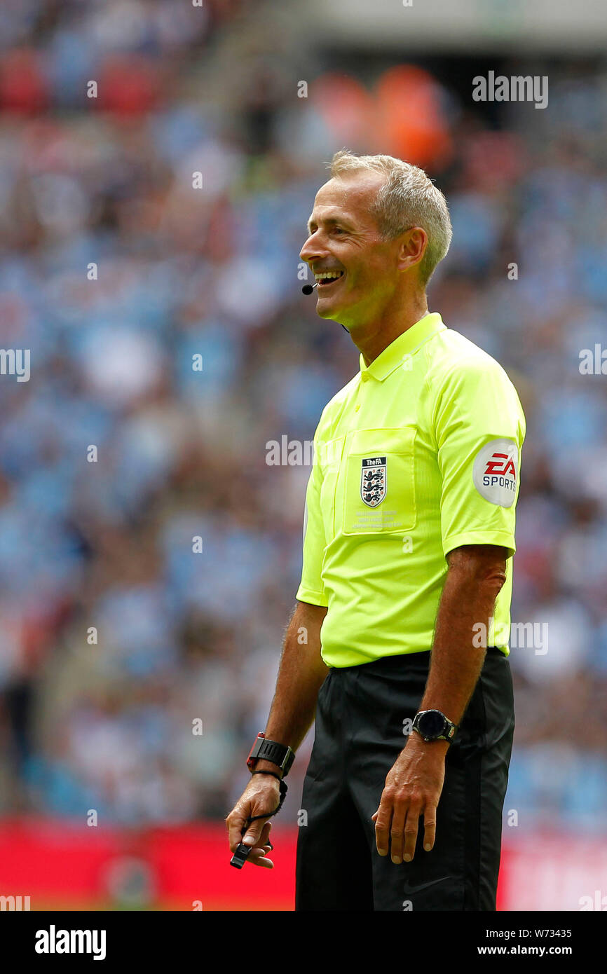 Fa referee hi-res stock photography and images - Alamy