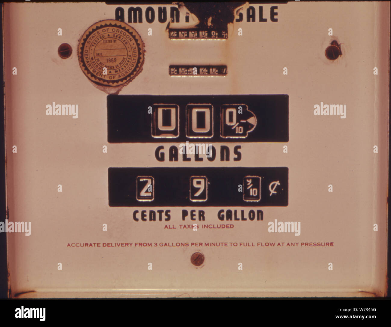 29 cents a gallon hi-res stock photography and images - Alamy