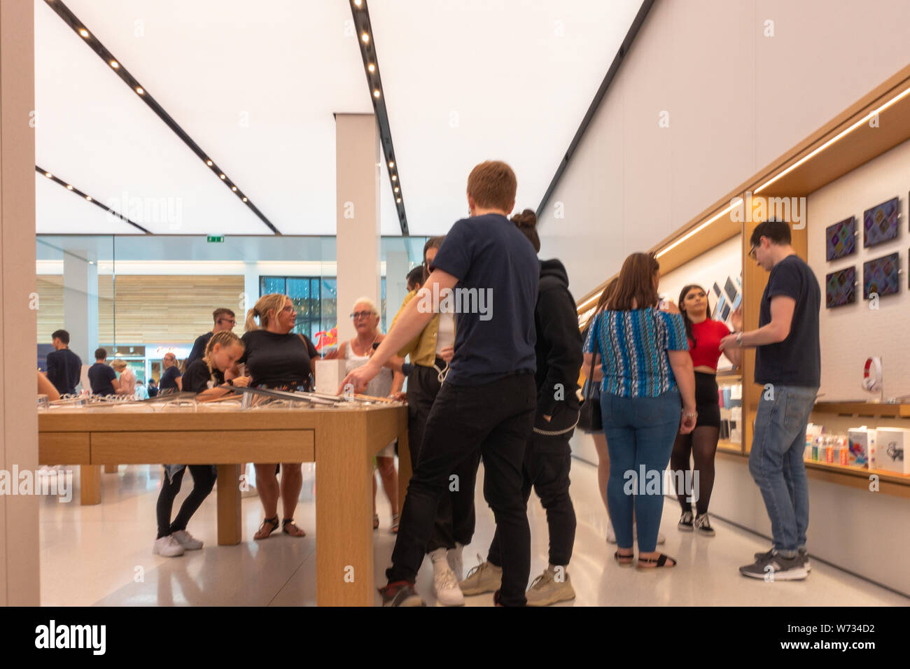 Contemporary shop layout hi-res stock photography and images - Alamy