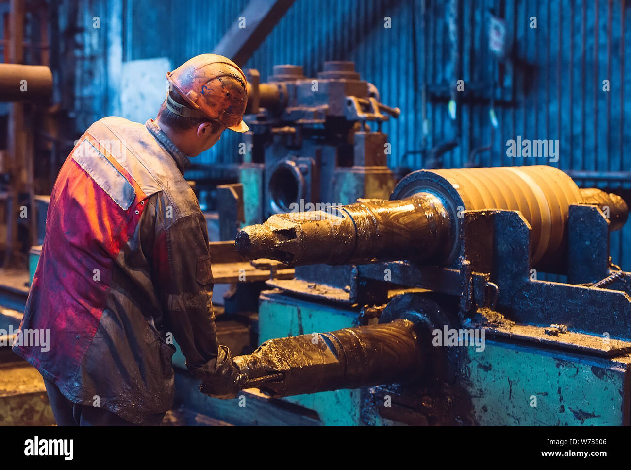 Heavy industry hard factory plant hi-res stock photography and images ...