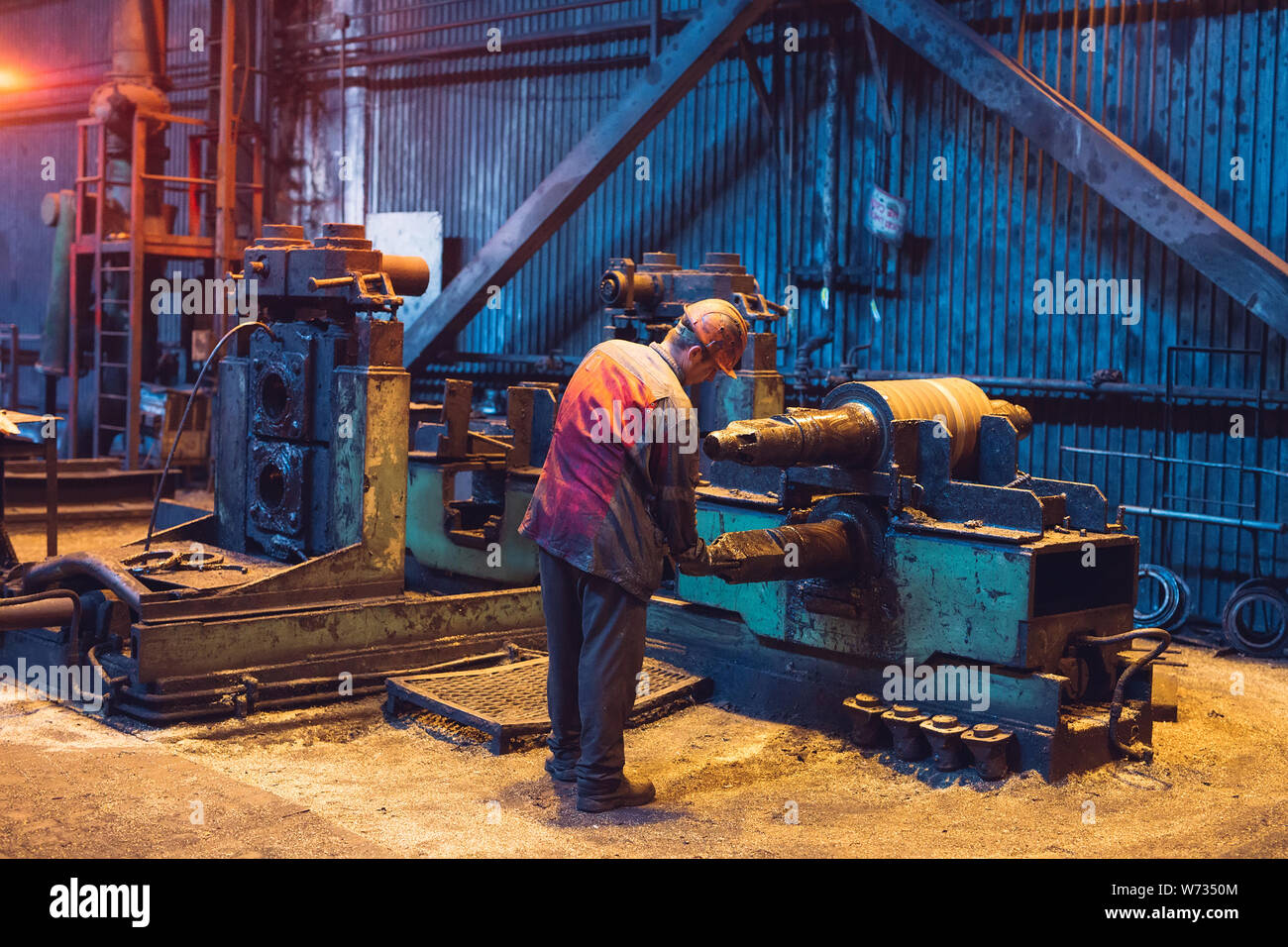 Heavy industry hard factory plant hi-res stock photography and images ...