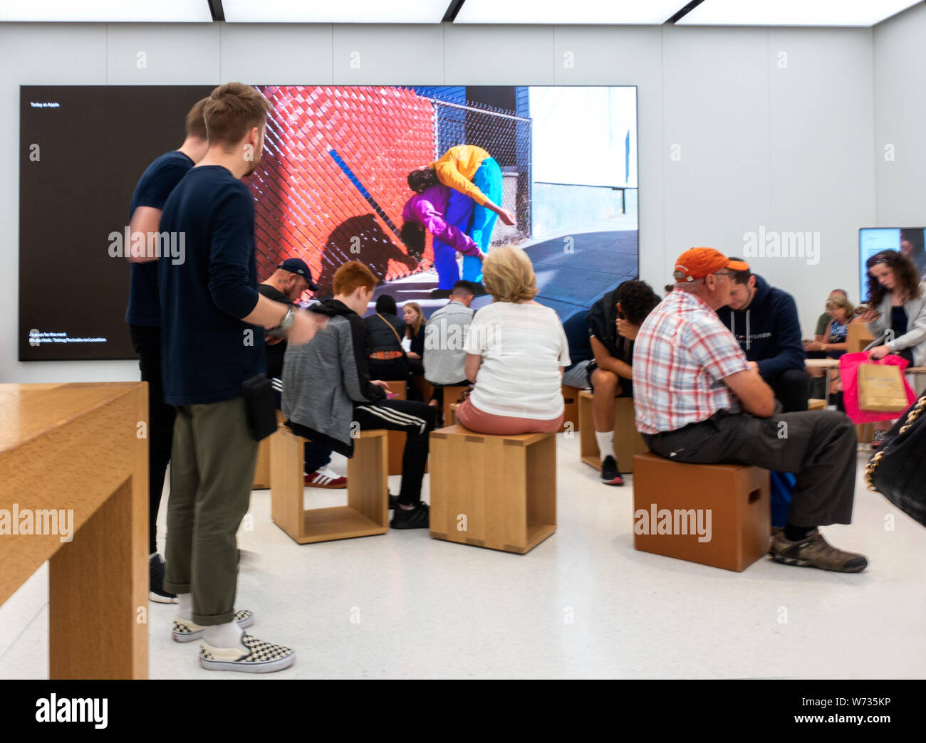 Customers browsing in an Apple Store Stock Photo - Alamy