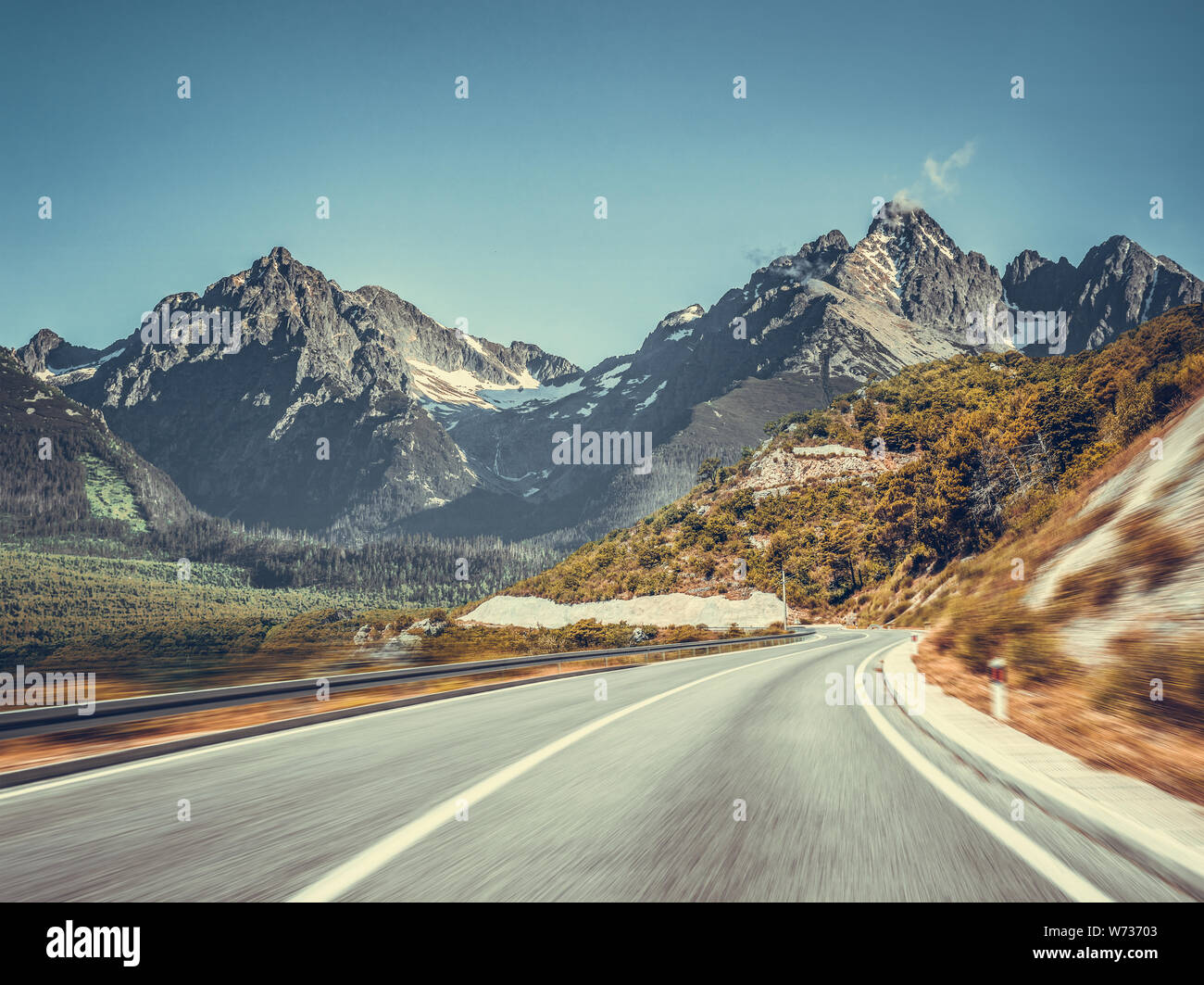 Highway and mountain backdrop hi-res stock photography and images - Alamy
