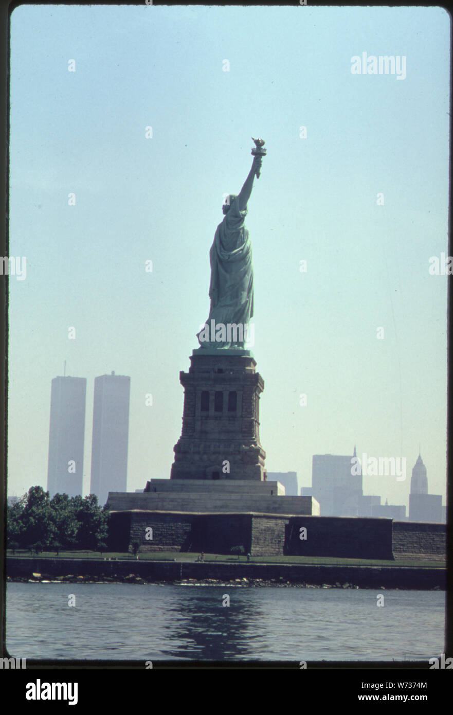 Statue of liberty destruction hi-res stock photography and images - Alamy