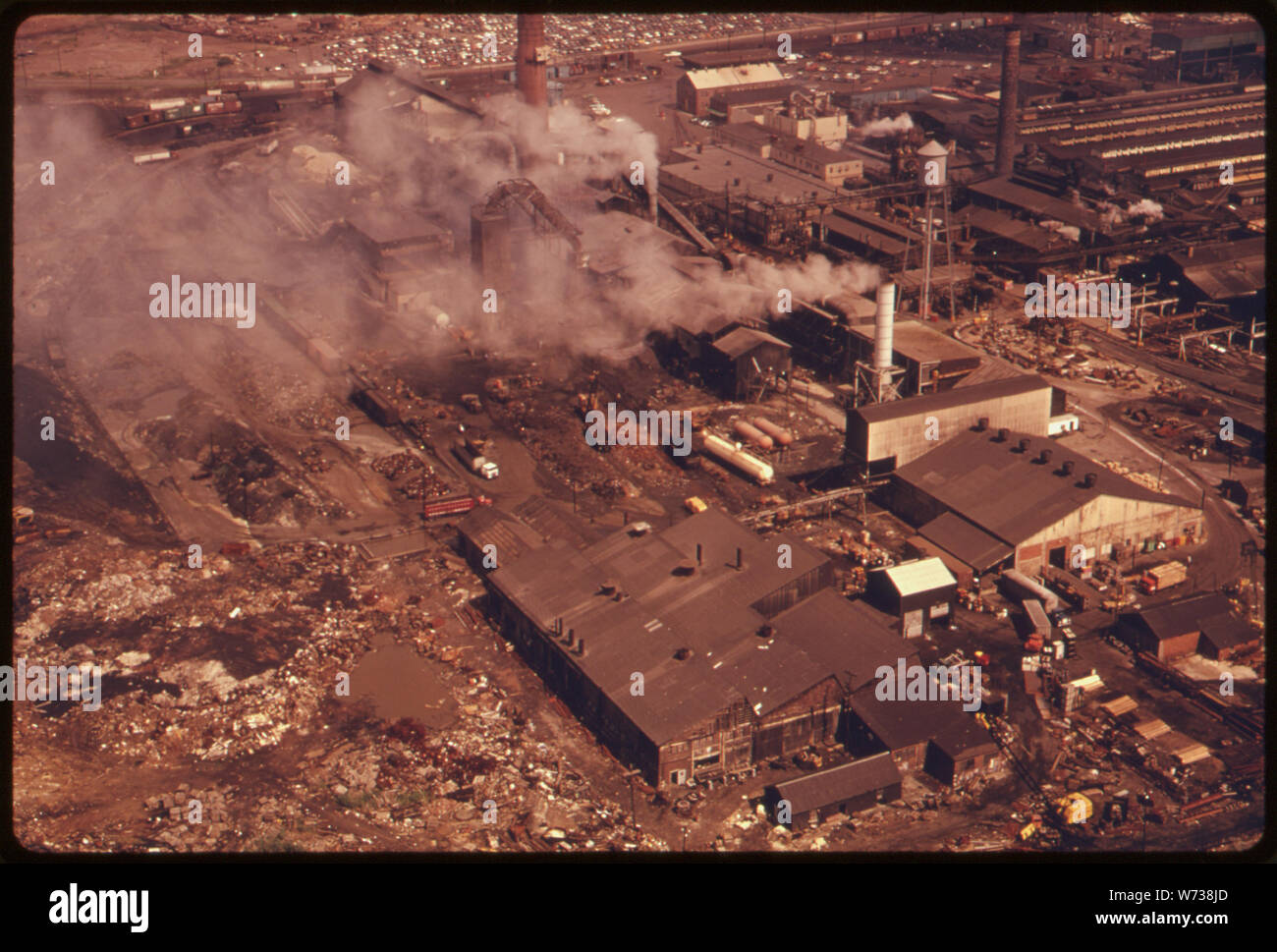 THE ARTHUR KILL RIVER IN NEW JERSEY IN THE METROPOLITAN NEW YORK AREA ...