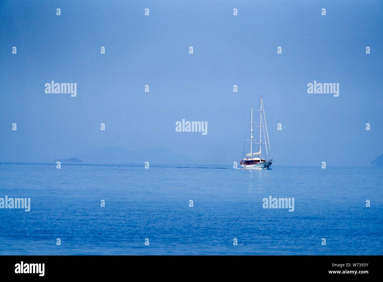 Big sailing boat hi-res stock photography and images - Alamy