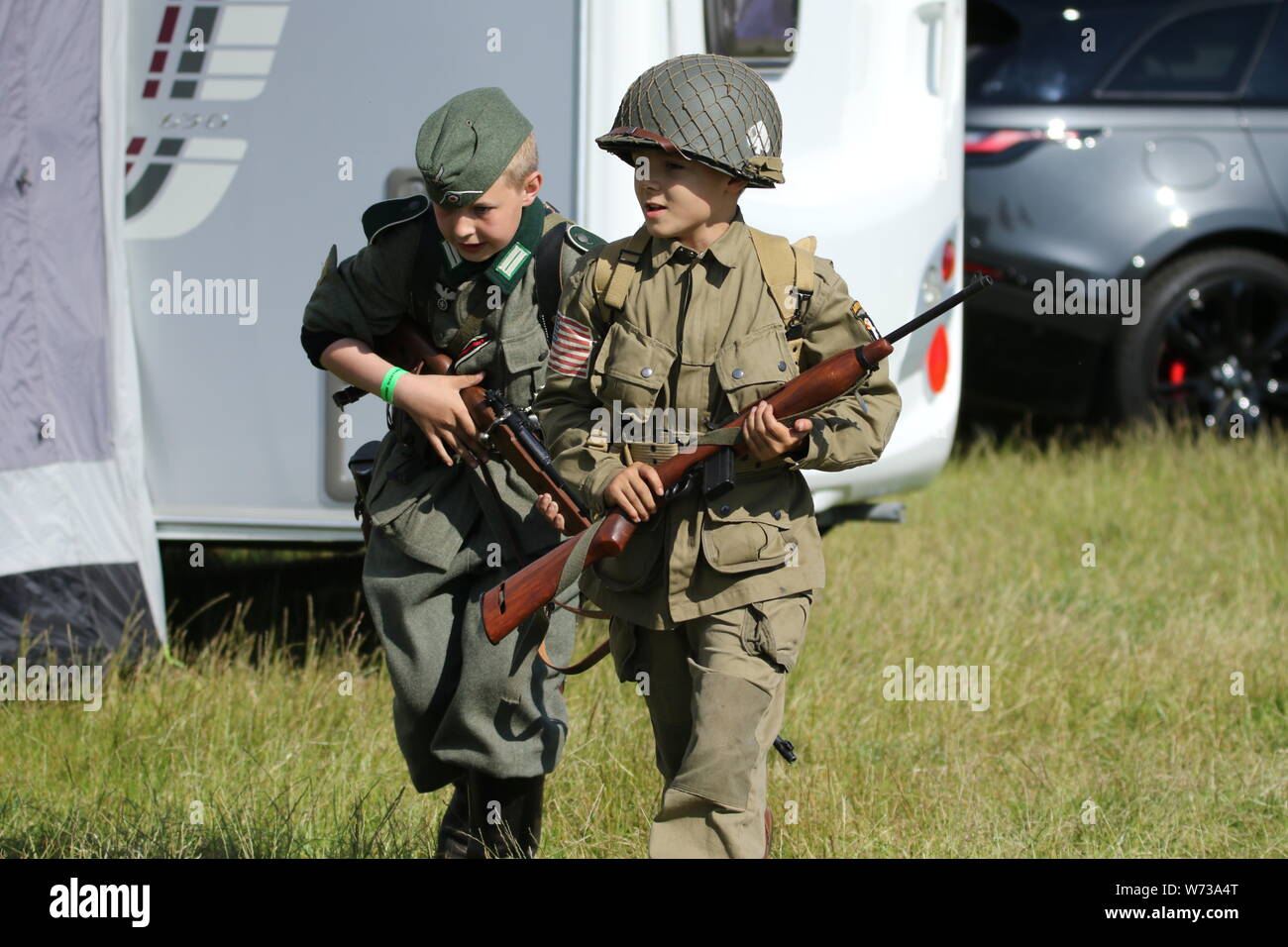 Ww2 children britain hi-res stock photography and images - Alamy