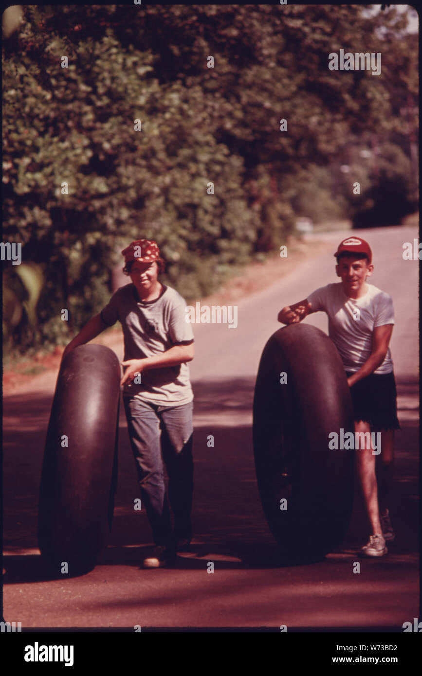 Two inner tubes hi-res stock photography and images - Alamy
