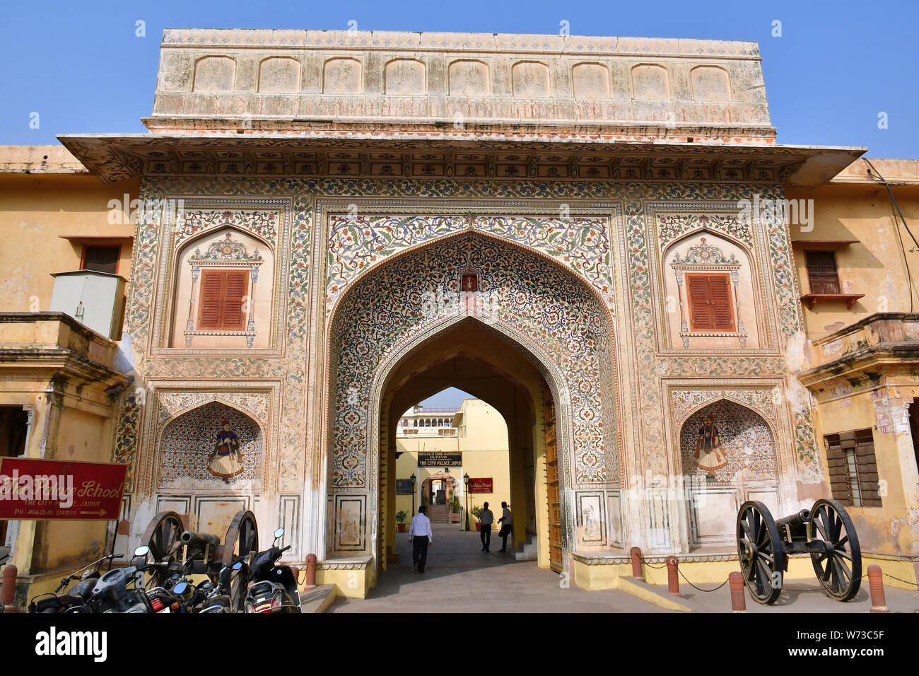 Ornate city gate, Jaipur, Rajasthan, India, Asia, UNESCO World Heritage ...