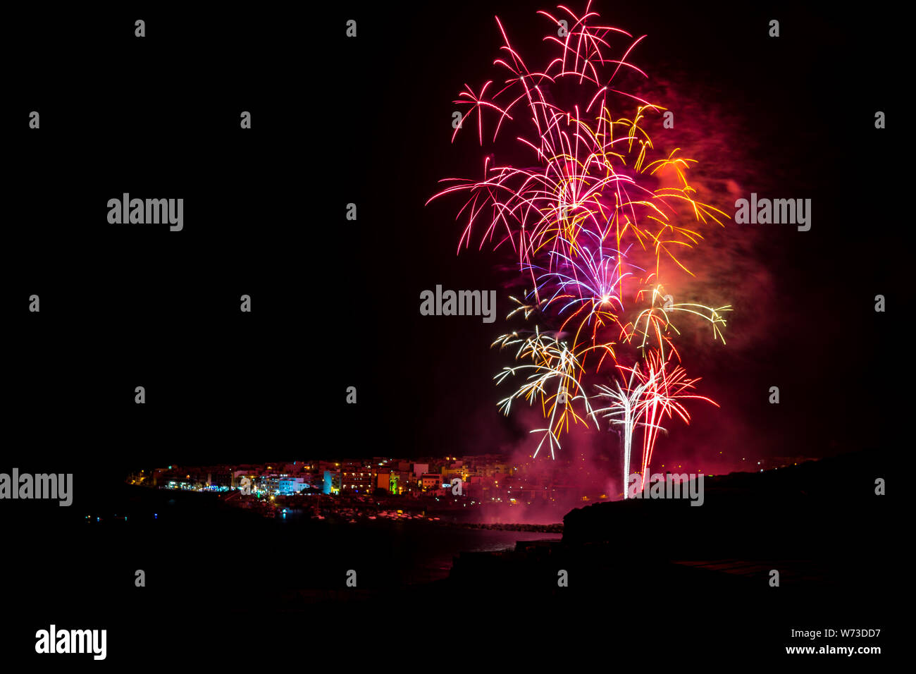 Palm tree fireworks hi-res stock photography and images - Alamy