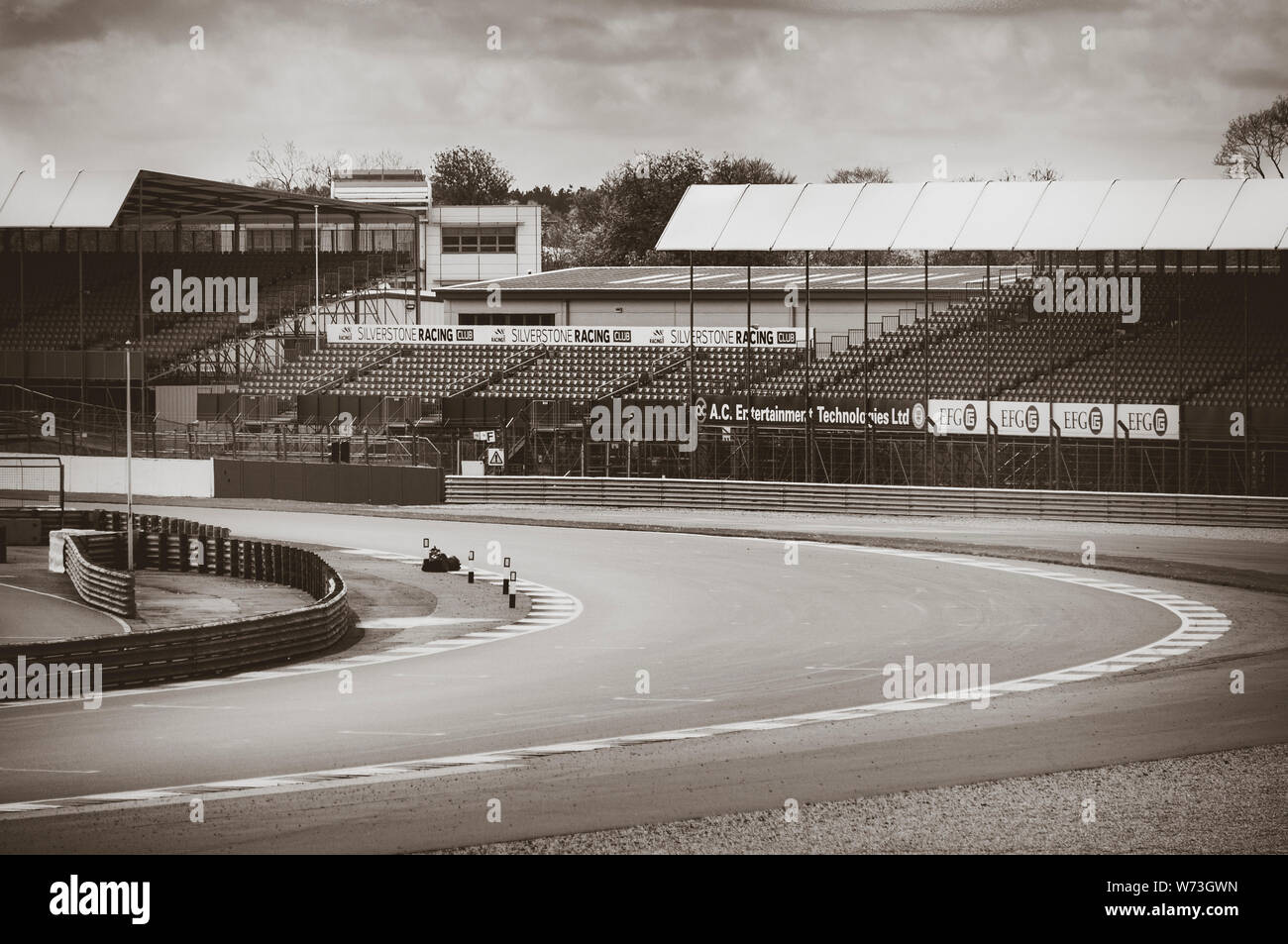 Empty motor racing track uk hi-res stock photography and images - Alamy