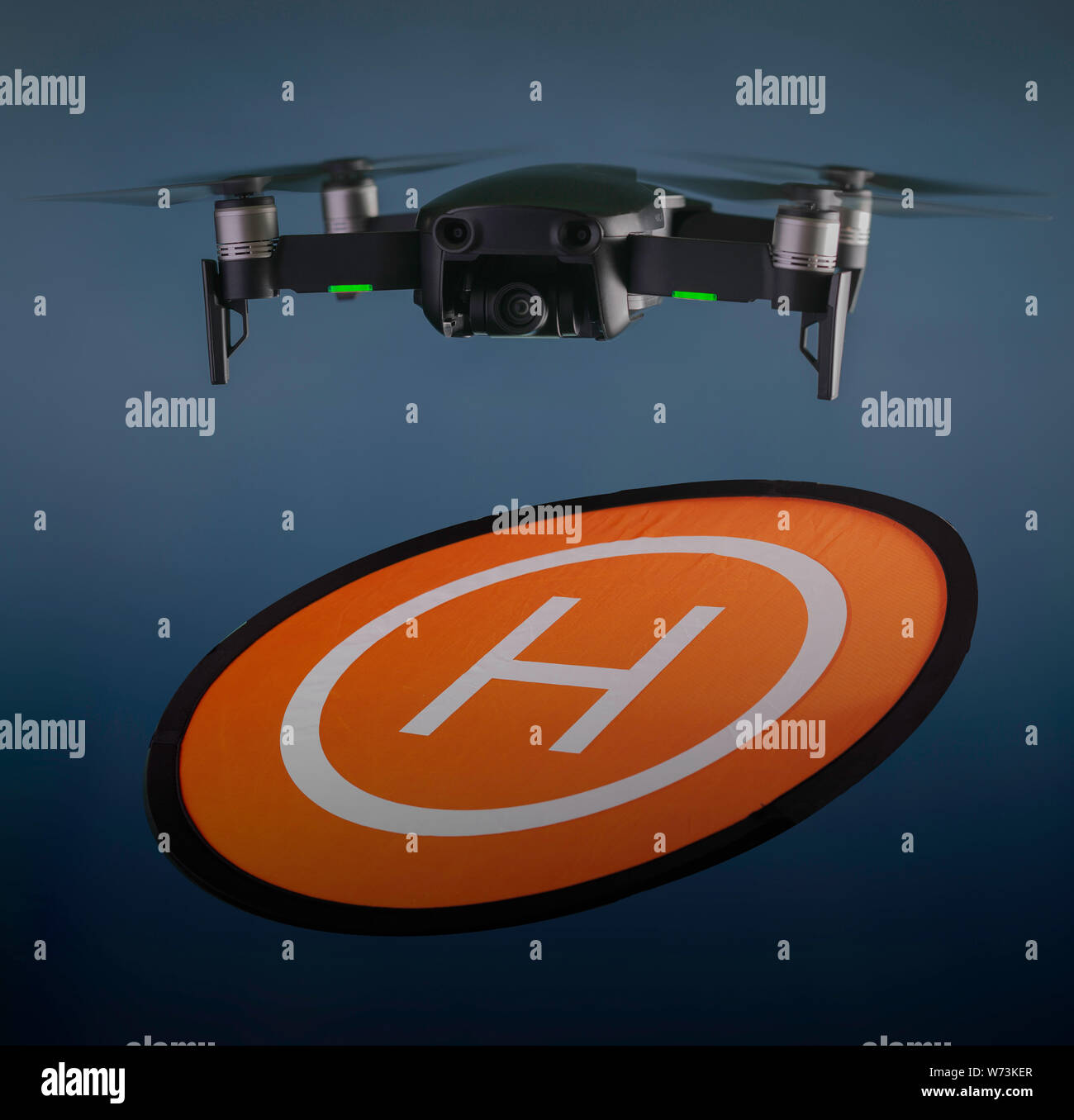 Drone landing pad icon hi-res stock photography and images - Alamy