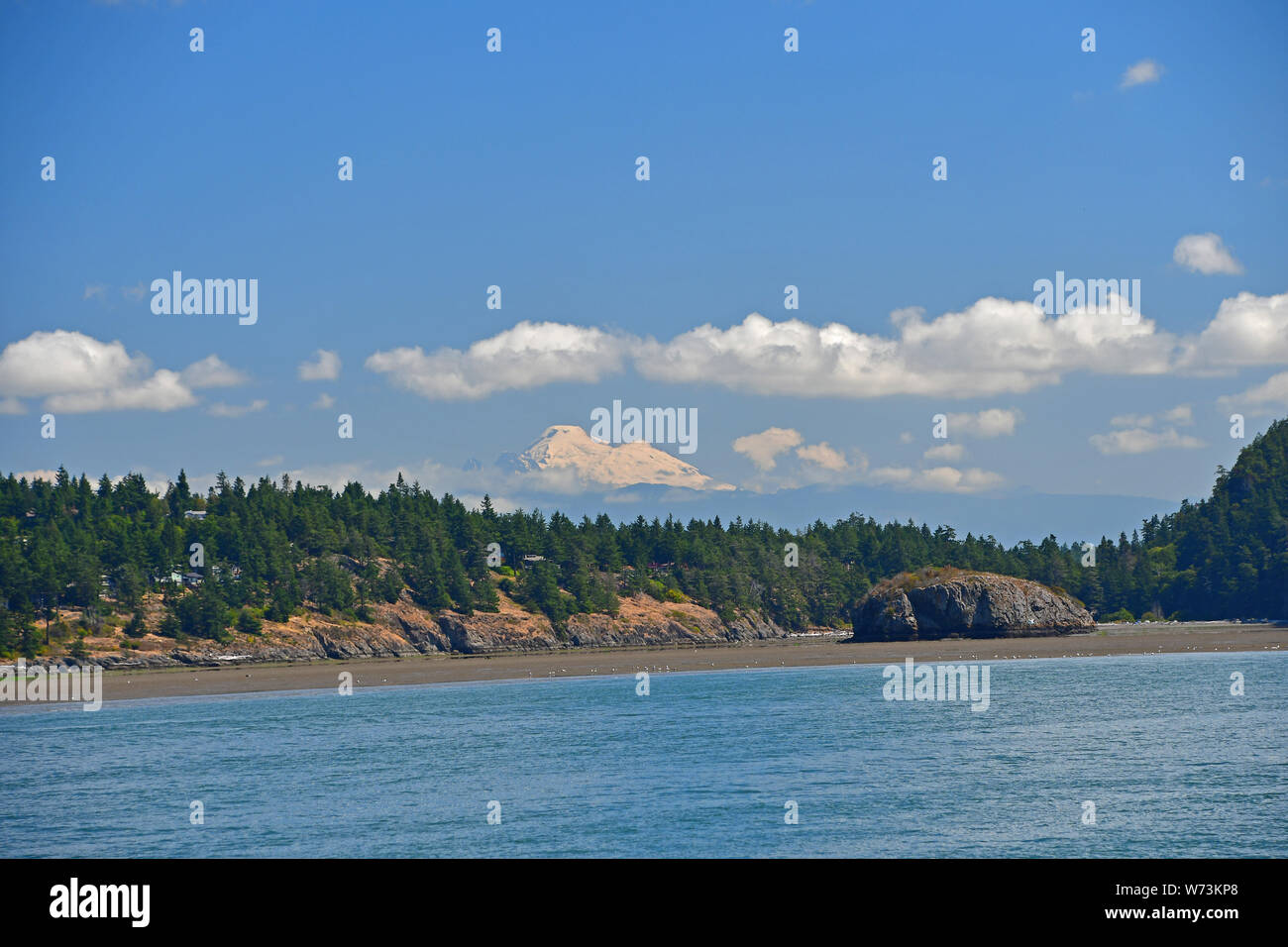 Views of the Swinomish Channel near the Salish Sea in La Conner ...