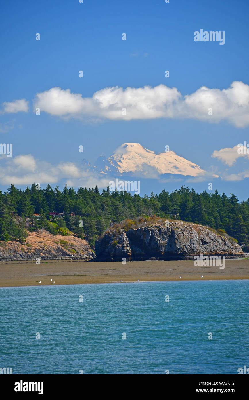 Views of the Swinomish Channel near the Salish Sea in La Conner ...