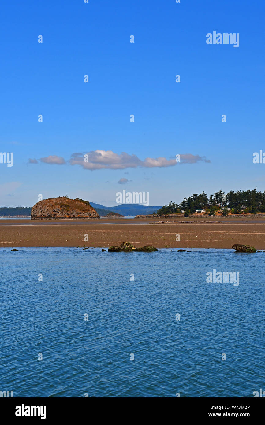 Views of the Swinomish Channel near the Salish Sea in La Conner ...