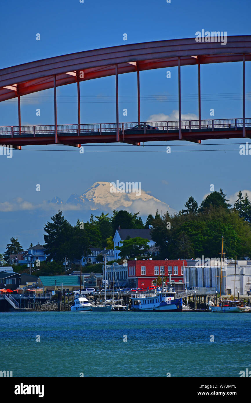 The Rainbow Bridge spanning the Swinomish Channel in La Conner ...