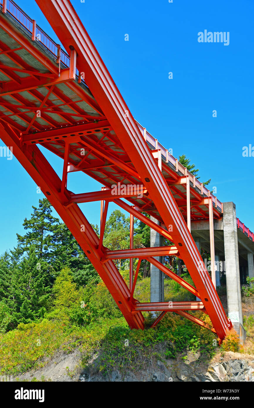 The Rainbow Bridge spanning the Swinomish Channel in La Conner ...