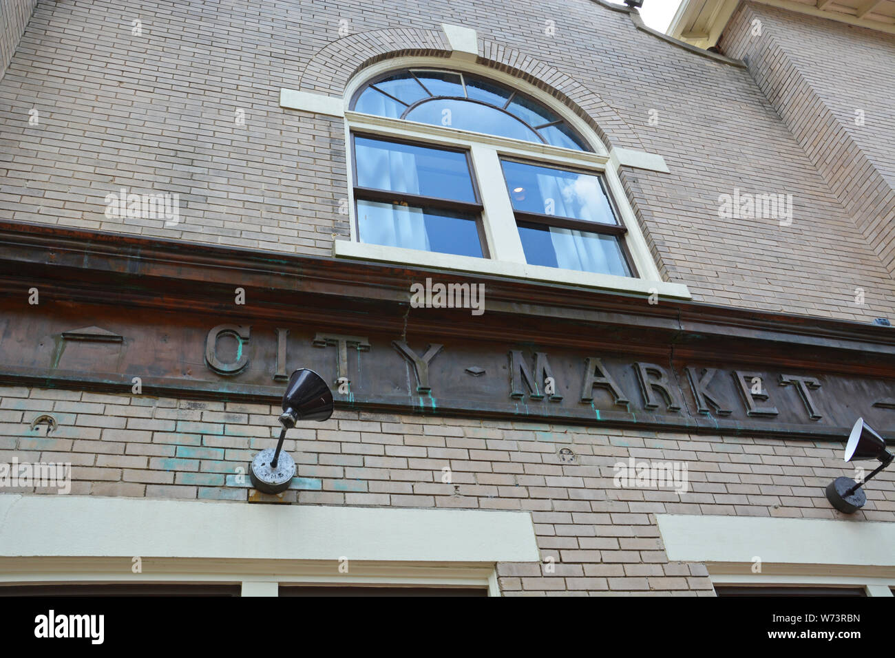 North carolina raleigh city market hi-res stock photography and images ...