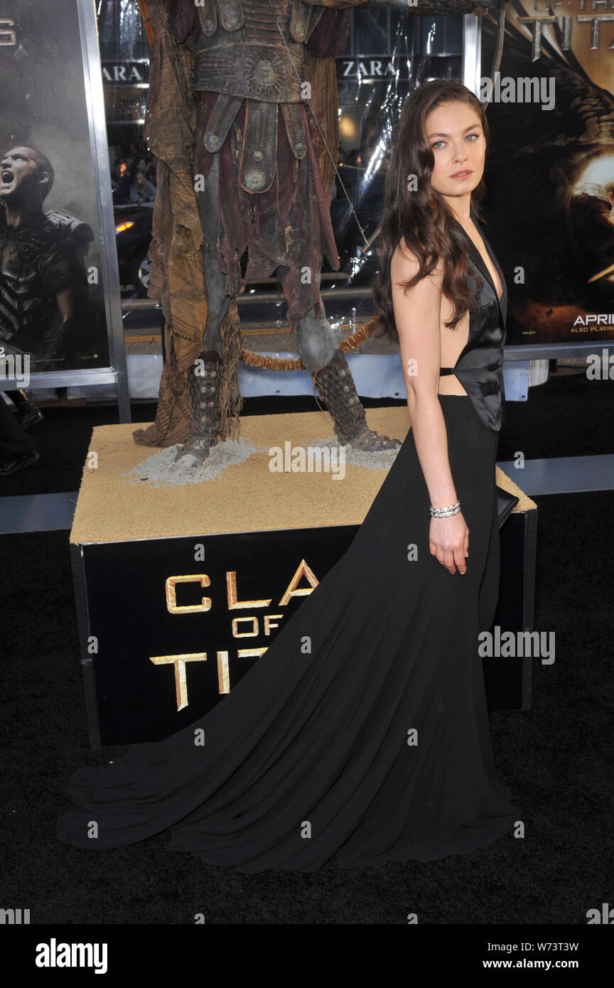 Los Angeles Ca March 31 2010 Alexa Davalos At The Los Angeles