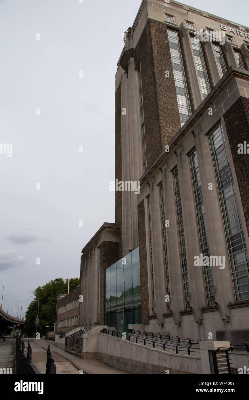 The Inspiration To Flight statue by Donald Gilbert on Wallis House on ...