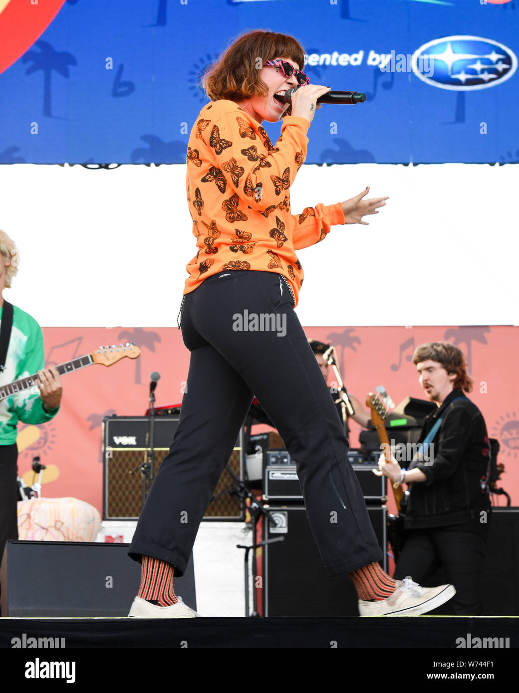 Grouplove 2019 hi-res stock photography and images - Alamy