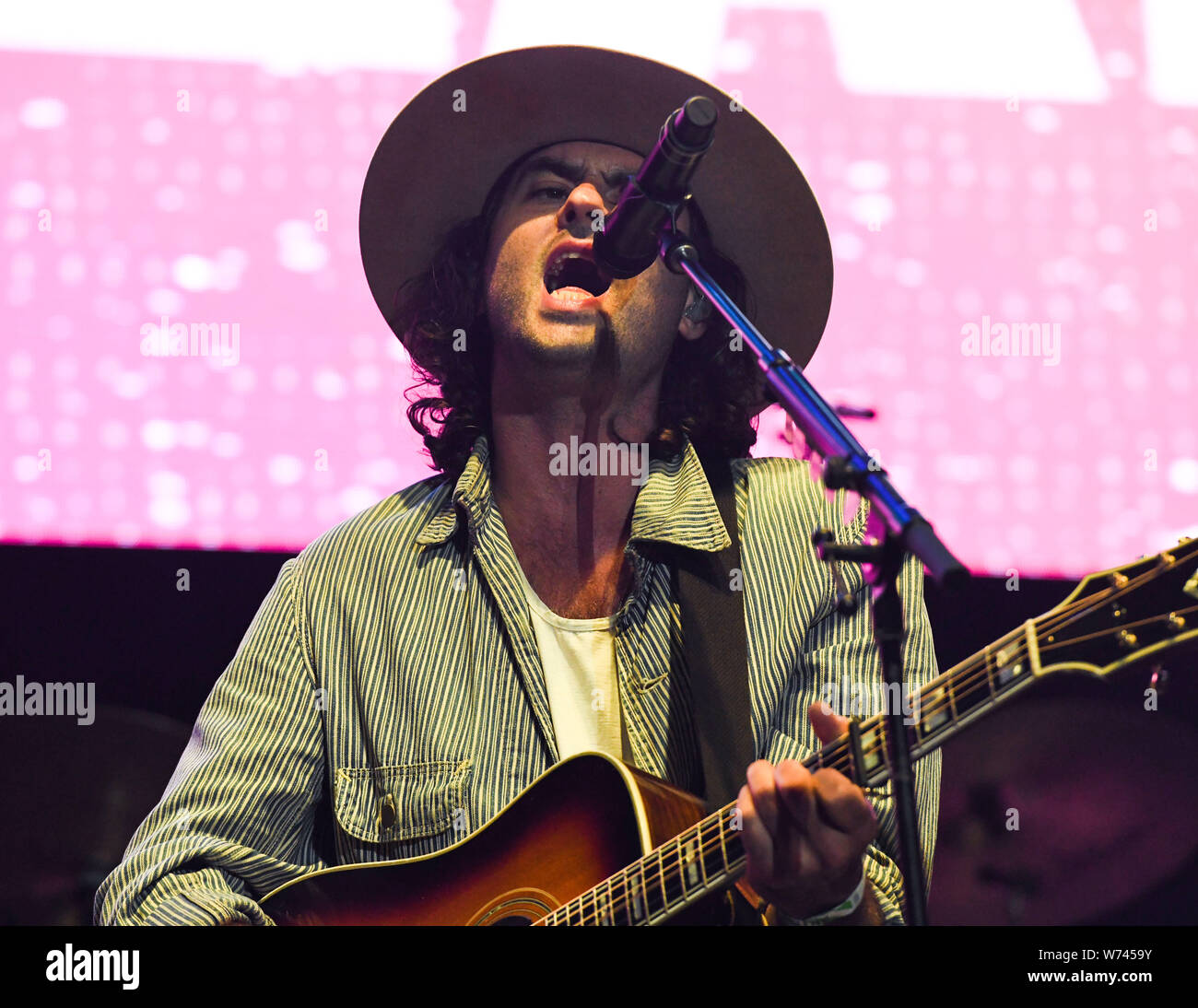 August heart entertainment hi-res stock photography and images - Alamy