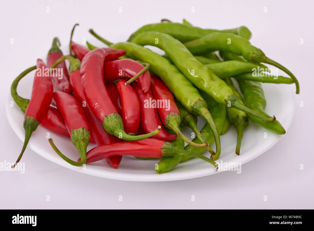 Red and green chillies hi-res stock photography and images - Alamy