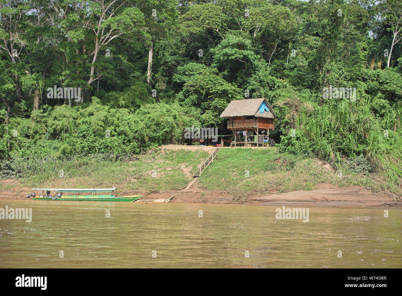 Amazon jungle river huts hi-res stock photography and images - Alamy