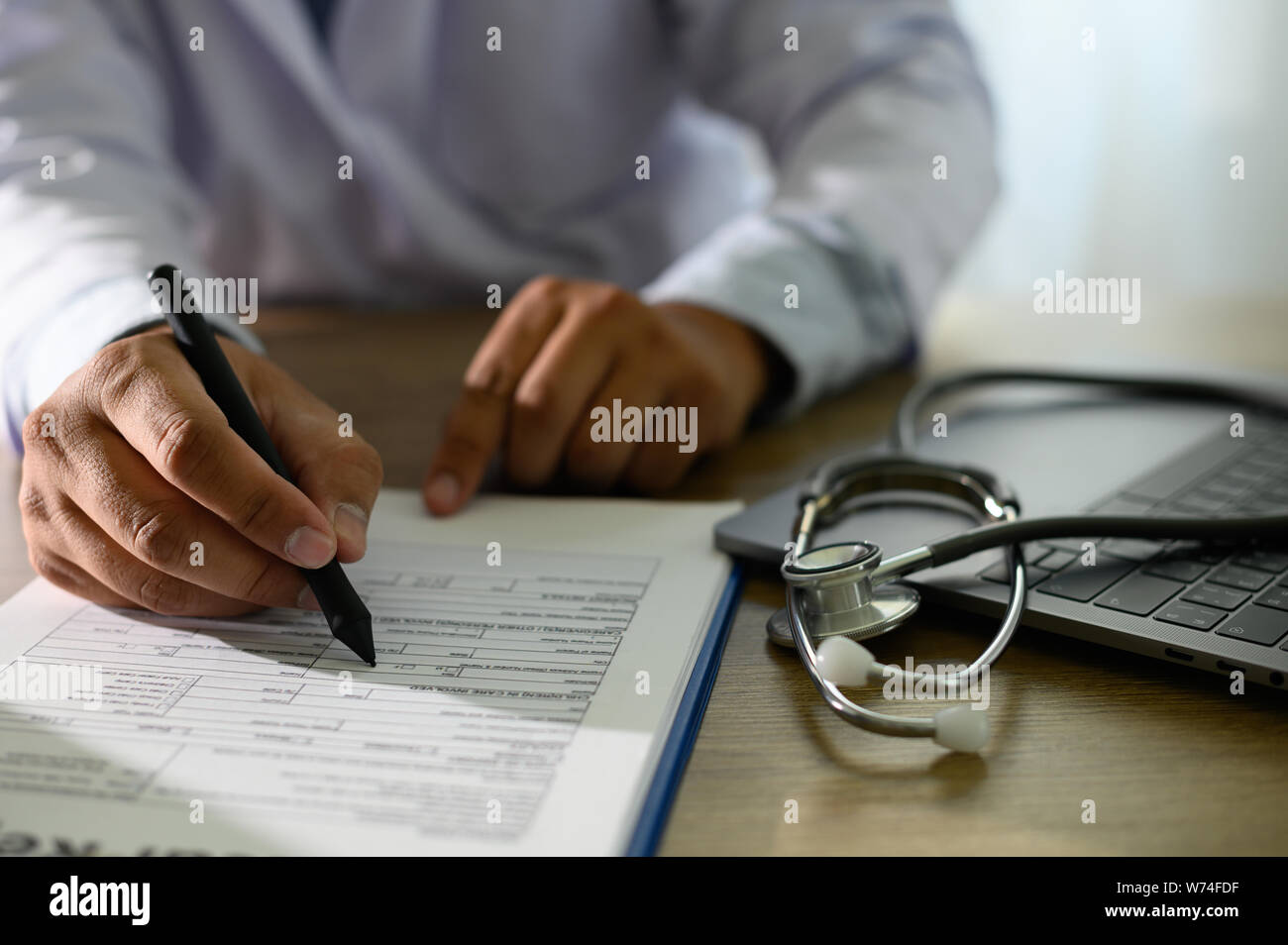 Medical record icon sign hi-res stock photography and images - Alamy