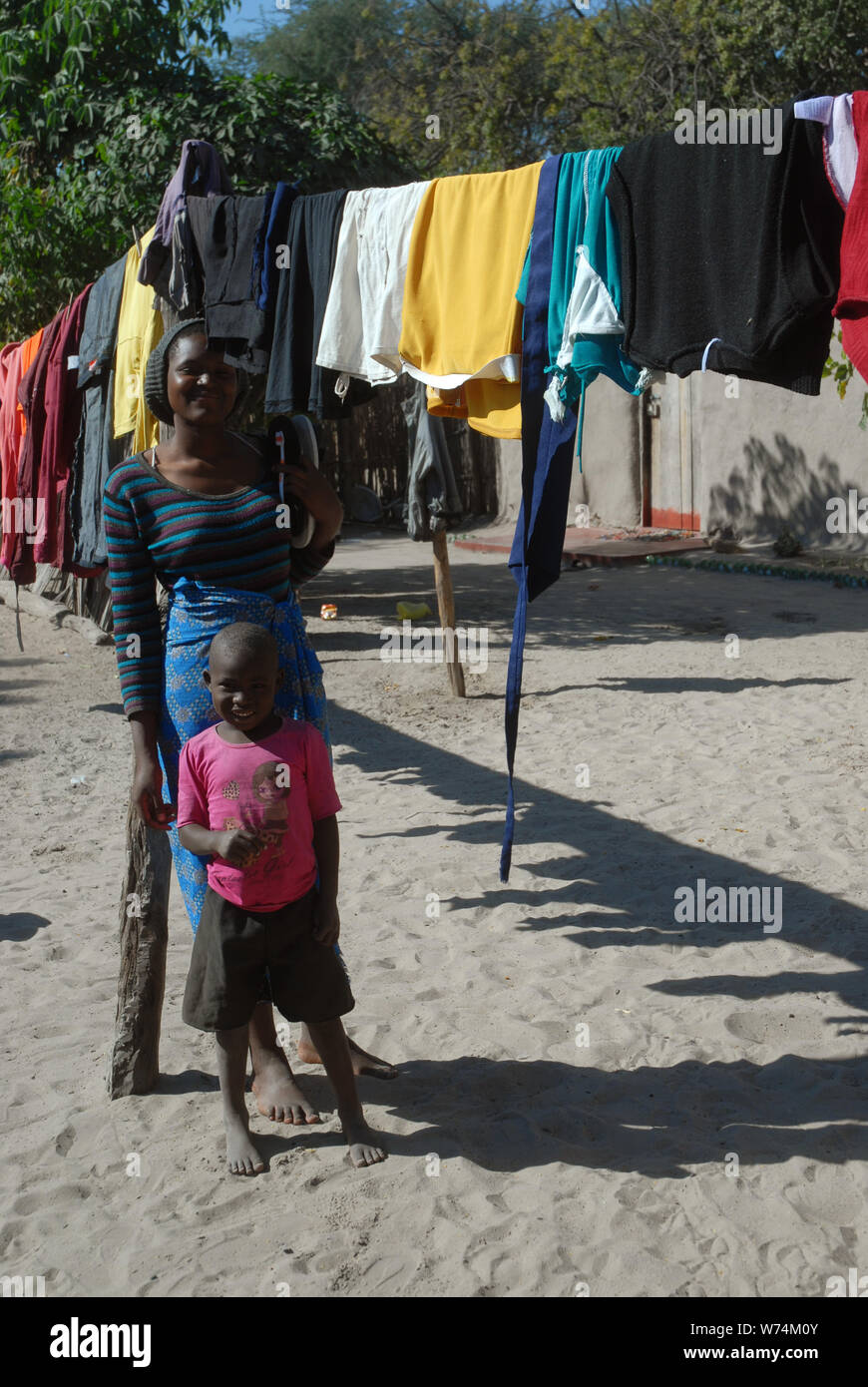 Women hang out washing hi-res stock photography and images - Alamy