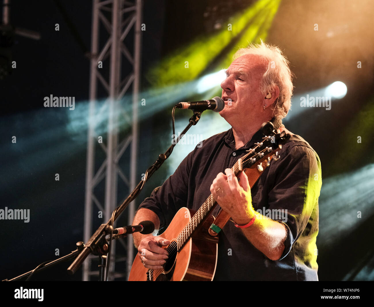 English folk singer, songwriter and acoustic guitarist, Ralph McTell ...