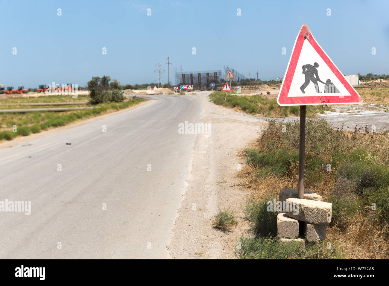 Road under construction. Road sign. Road repair sign Stock Photo - Alamy