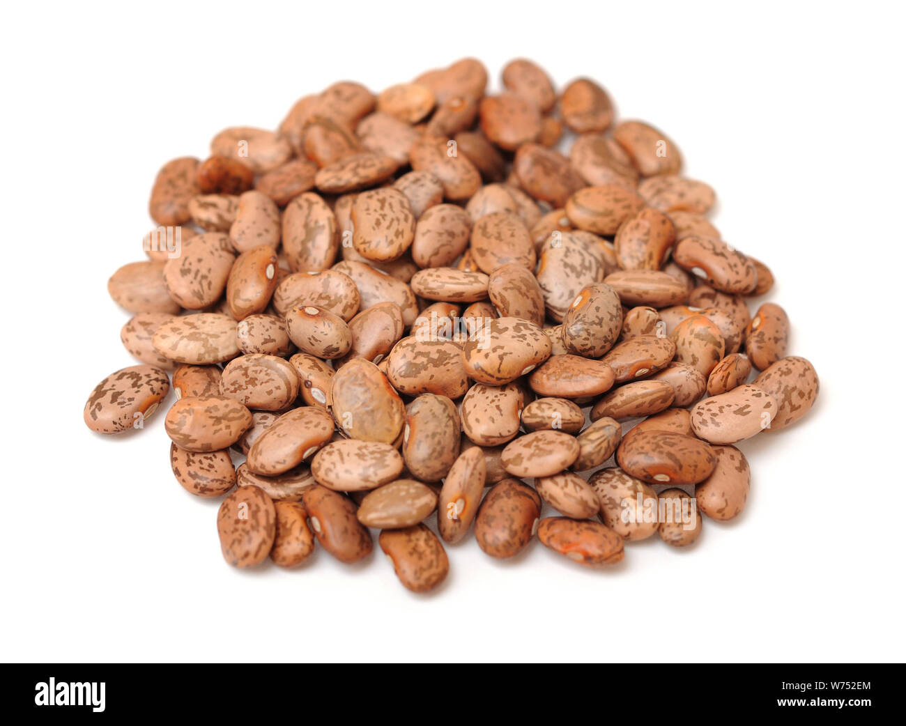 pinto beans on white background Stock Photo - Alamy