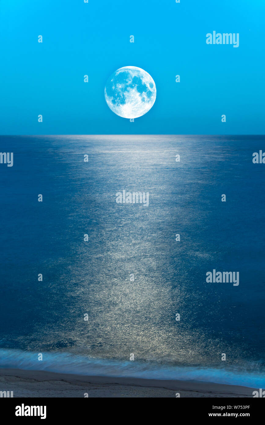 FULL MOON REFLECTING OVER SEASHORE Stock Photo - Alamy