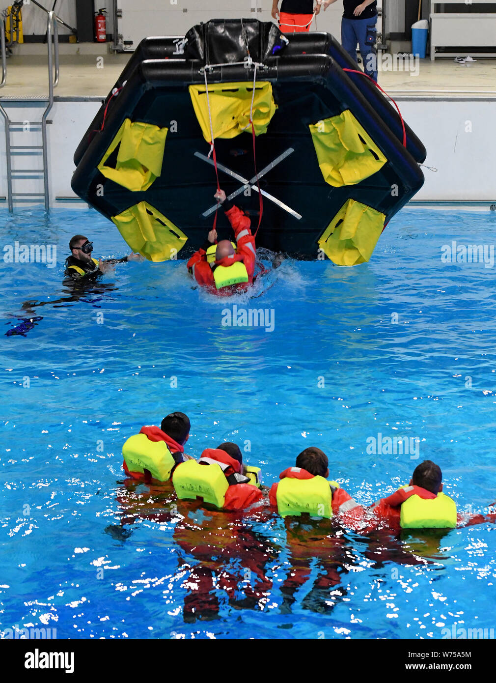 Enge Sande, Germany. 19th July, 2019. Offshore technicians practice ...